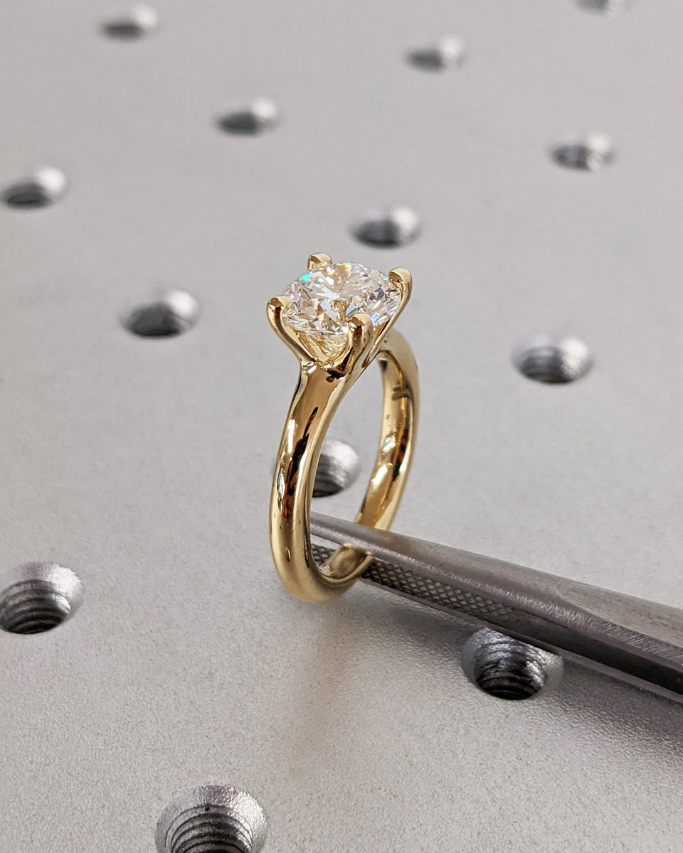 4-Prong Round Engagement Ring in 18k Solid Gold / 0.5-4.0 CT Moissanit ...