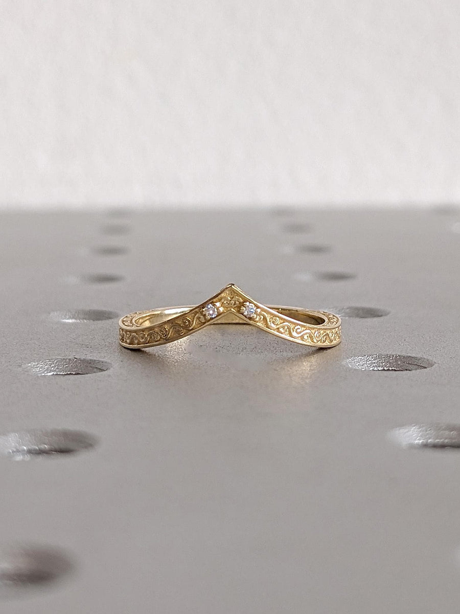 Art Deco Curved Diamond Wedding Band | Solid 14K/18K Yellow Gold V Sha ...