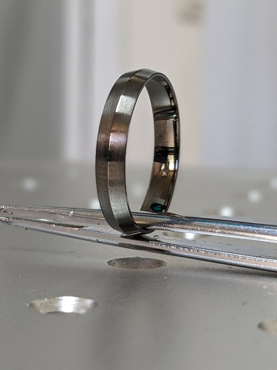 14k black gold brushed knife edged ring 4mm, Knife edge, Low profile ...