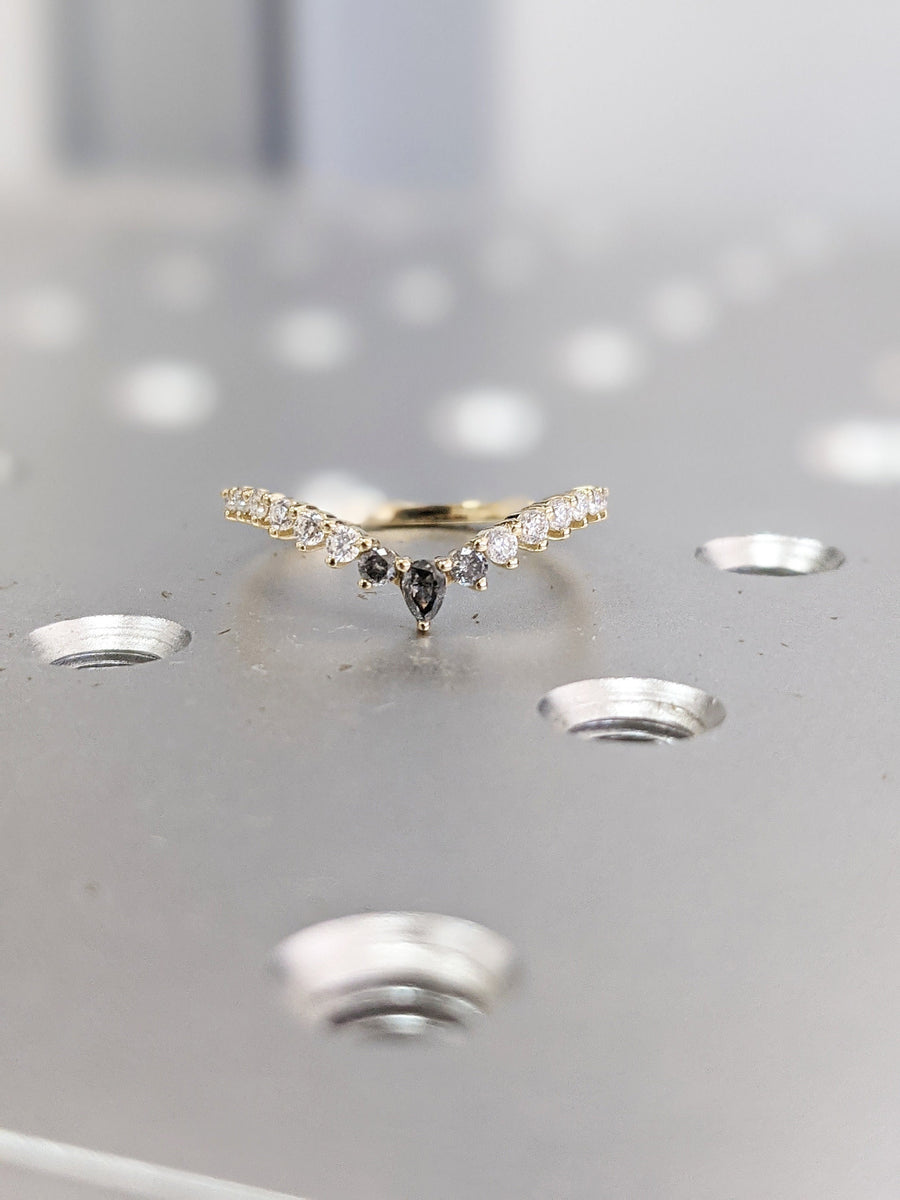 14K Gold Ombre Diamond Chevron Ring/Diamond Shimmering Ring/Gold V Sha ...