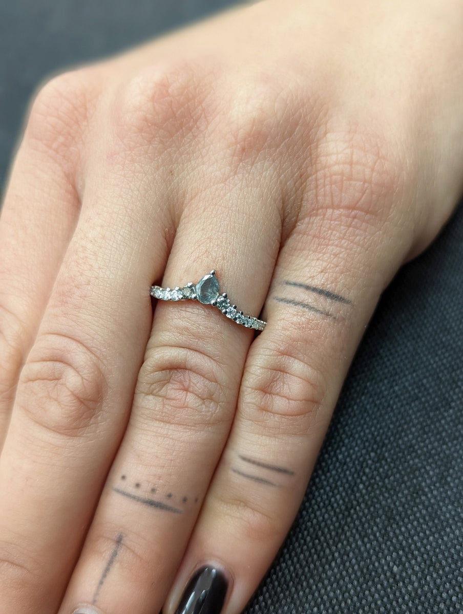 14K Gold Ombre Diamond Chevron Ring/Diamond Shimmering Ring/Gold V Sha ...