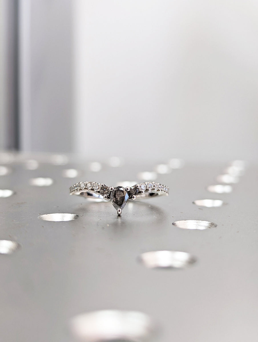 14K Gold Ombre Diamond Chevron Ring/Diamond Shimmering Ring/Gold V Sha ...