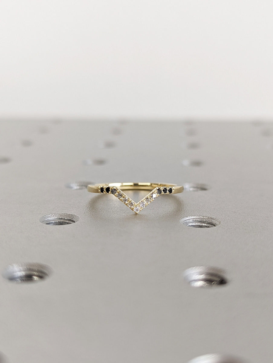 14K Gold Ombre Diamond Chevron Ring/Diamond Shimmering Ring/Gold V Sha ...