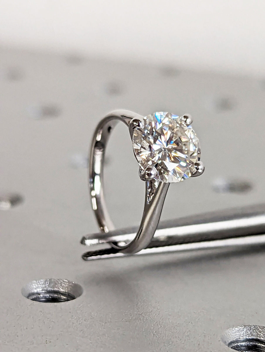4-Prong Round Engagement Ring in 14k Solid Gold / 2 CT Moissanite Enga ...