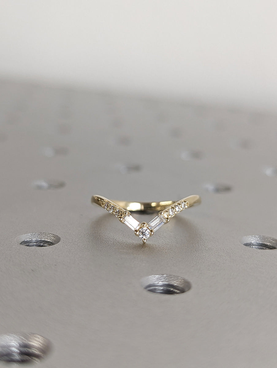 14k Solid Gold Royal Curve Ring | Curved Wedding Band Ring Women | V S ...