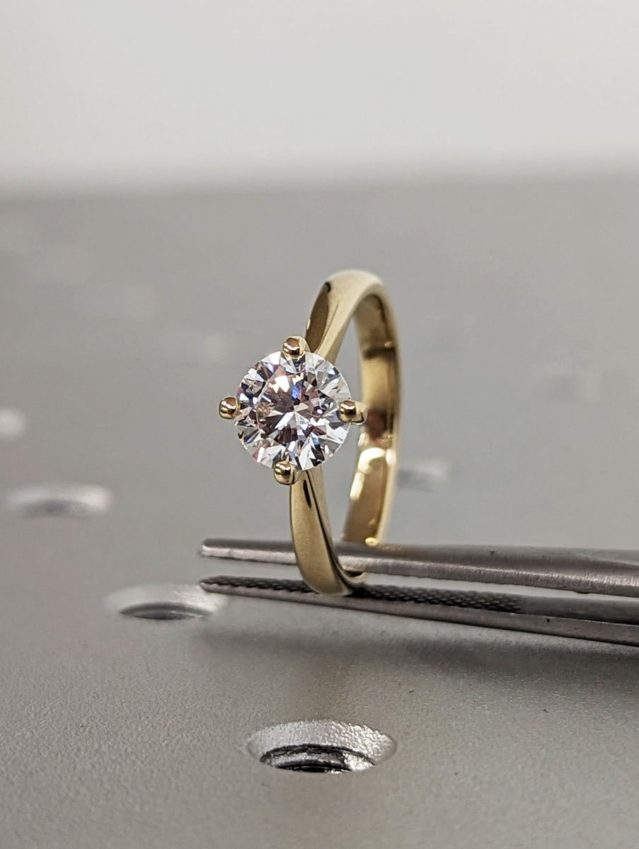 4-Prong Round Engagement Ring in 14k Solid Gold / 1 CT Moissanite Enga ...